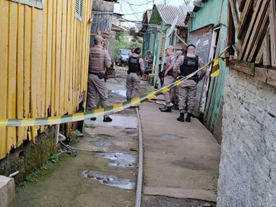 Trio é Detido Por Tráfico De Entorpecentes E Porte Ilegal De Arma De